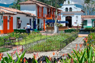 Pueblito Paisa (Medellín) - Qué saber antes de ir - Pueblos Bonitos de ...